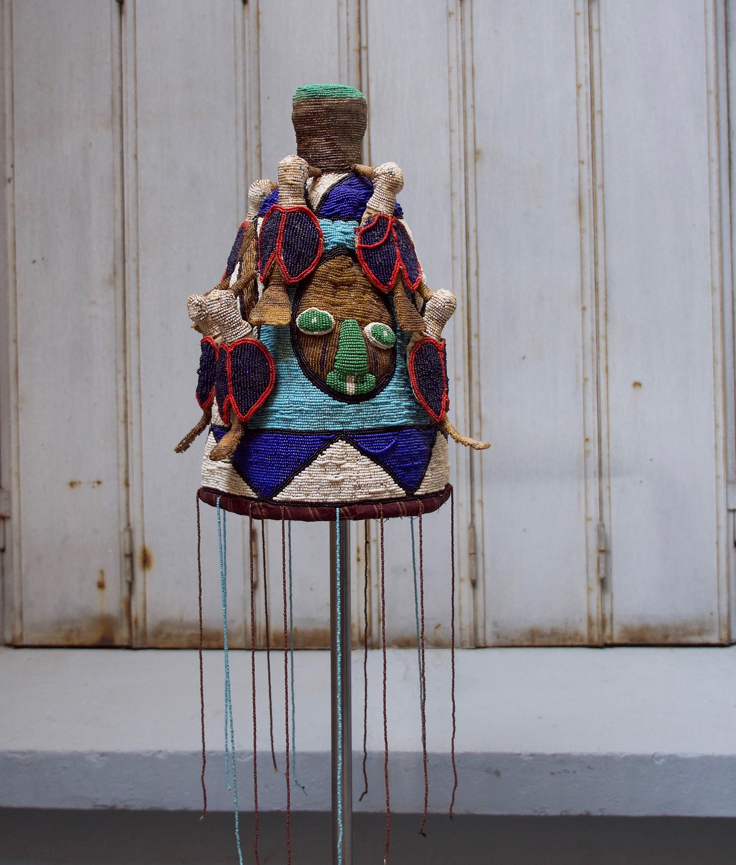 Couronne / coiffe perlée Yoruba Ade | LINDELL & Co